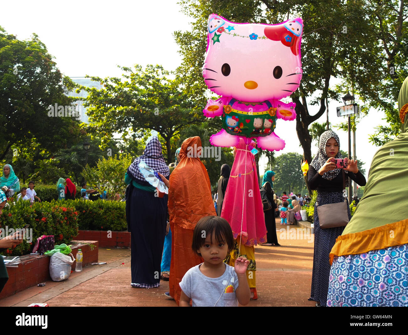 Manila, Philippines. 12th Sep, 2016. A child with a Hello Kitty balloon ...