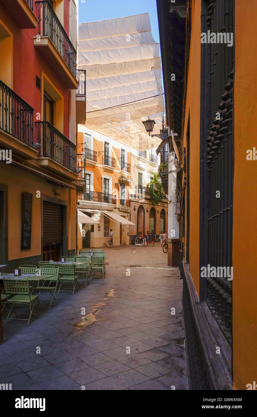 Covered canopies hi-res stock photography and images - Alamy