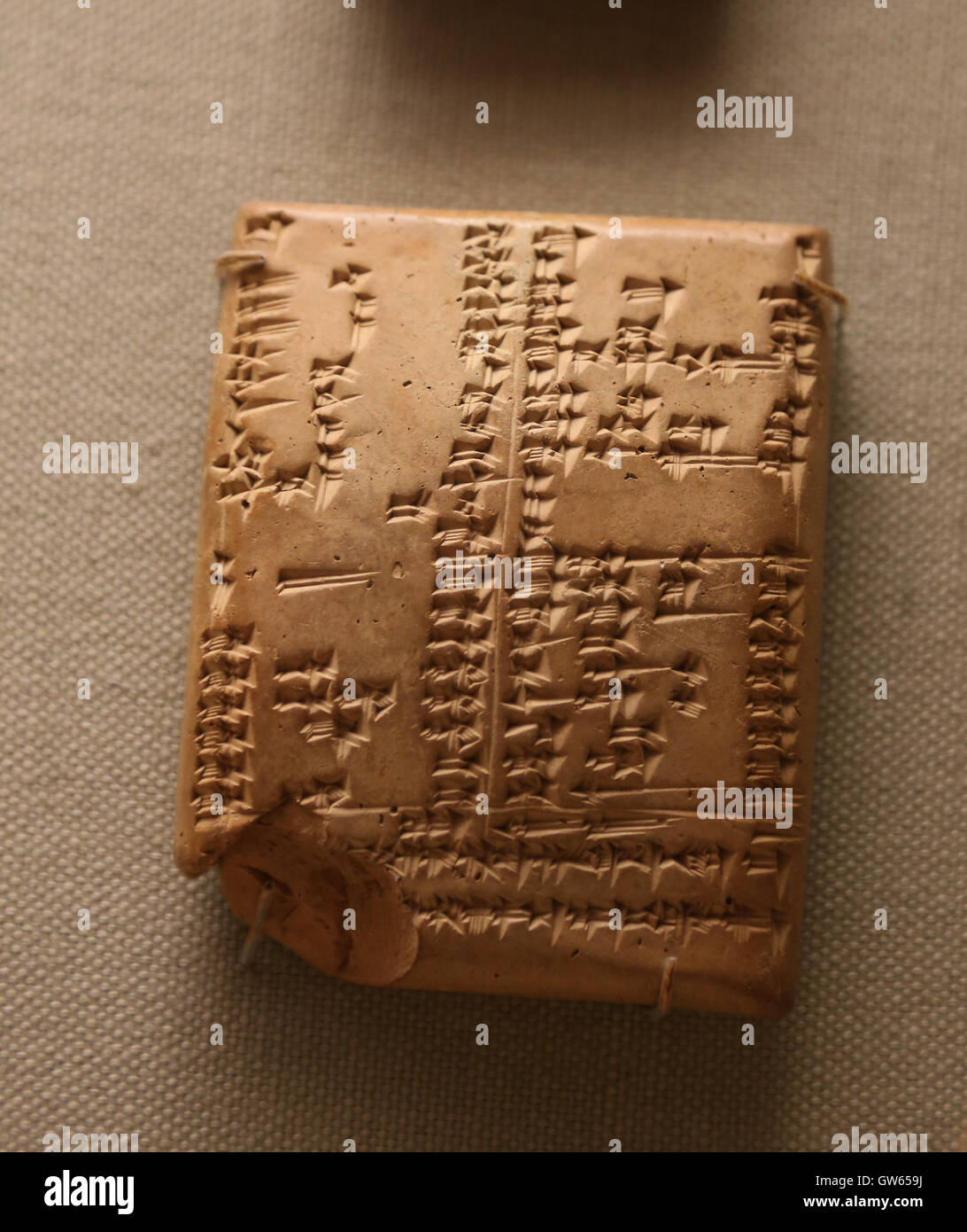 Sumerian cuneiform tablet hi-res stock photography and images - Alamy