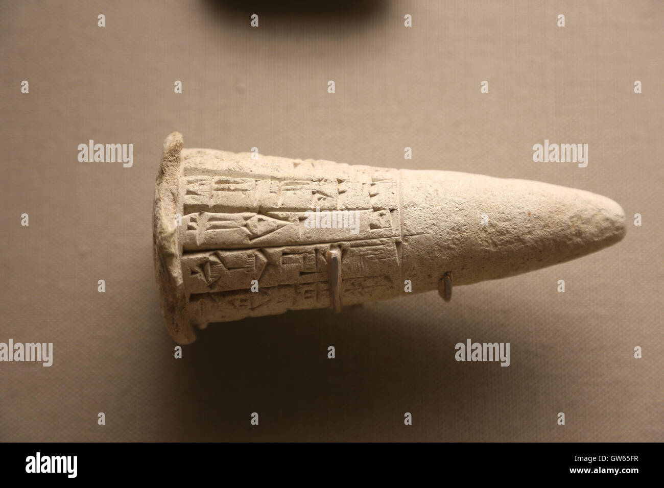 Cuneiform mesopotamia hi-res stock photography and images - Alamy