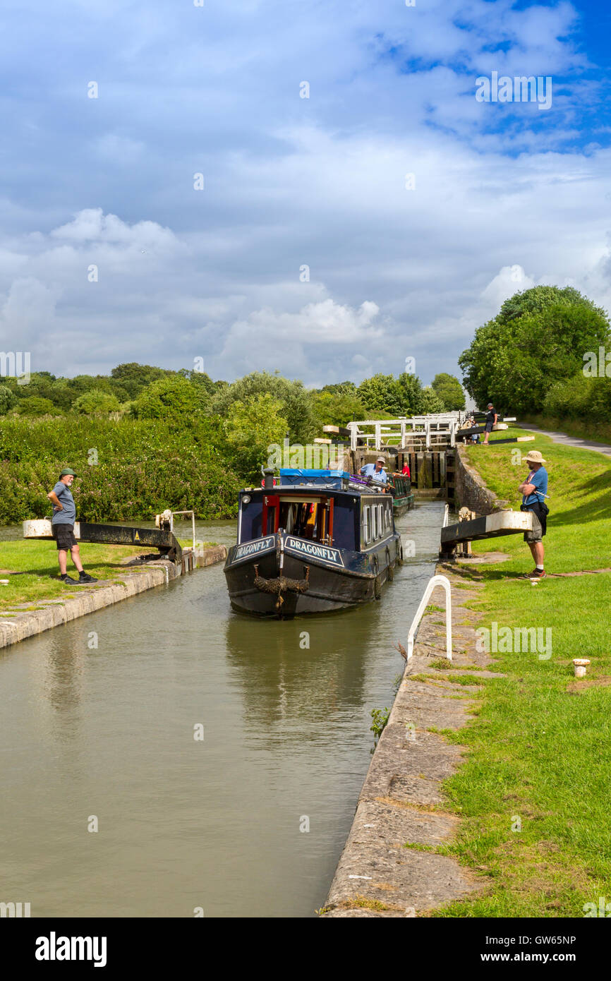 Barge entering lock gates hi-res stock photography and images - Alamy