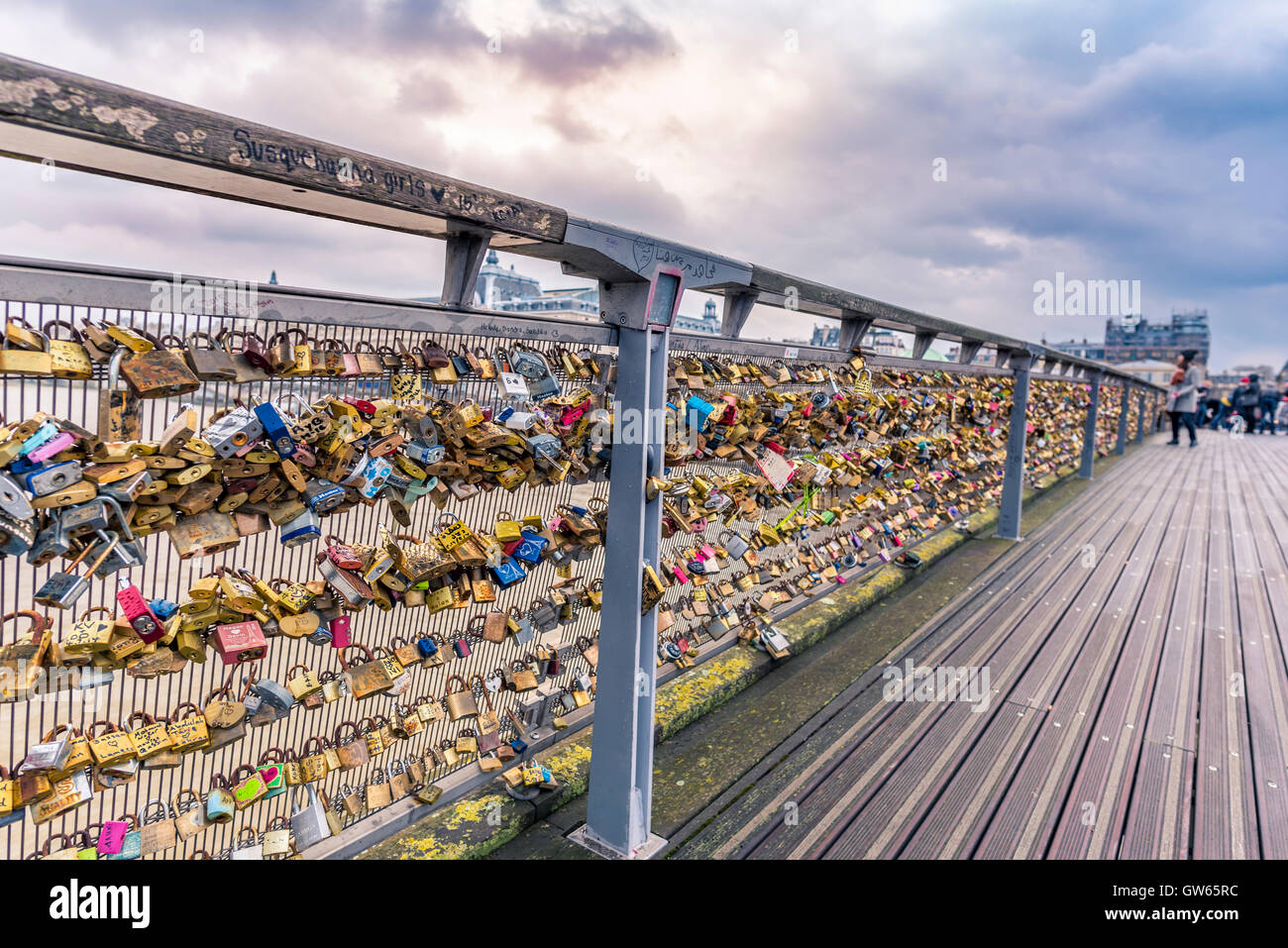 Locks on bridge rail hi-res stock photography and images - Alamy