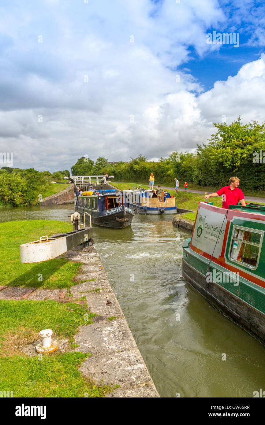 Barge entering lock gates hi-res stock photography and images - Alamy