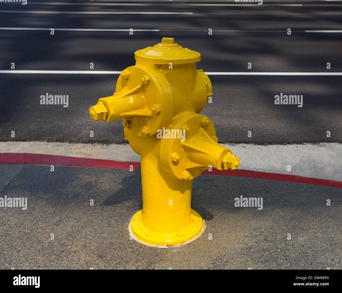 Fire hydrant yellow on downtown Los Angeles Stock Photo - Alamy