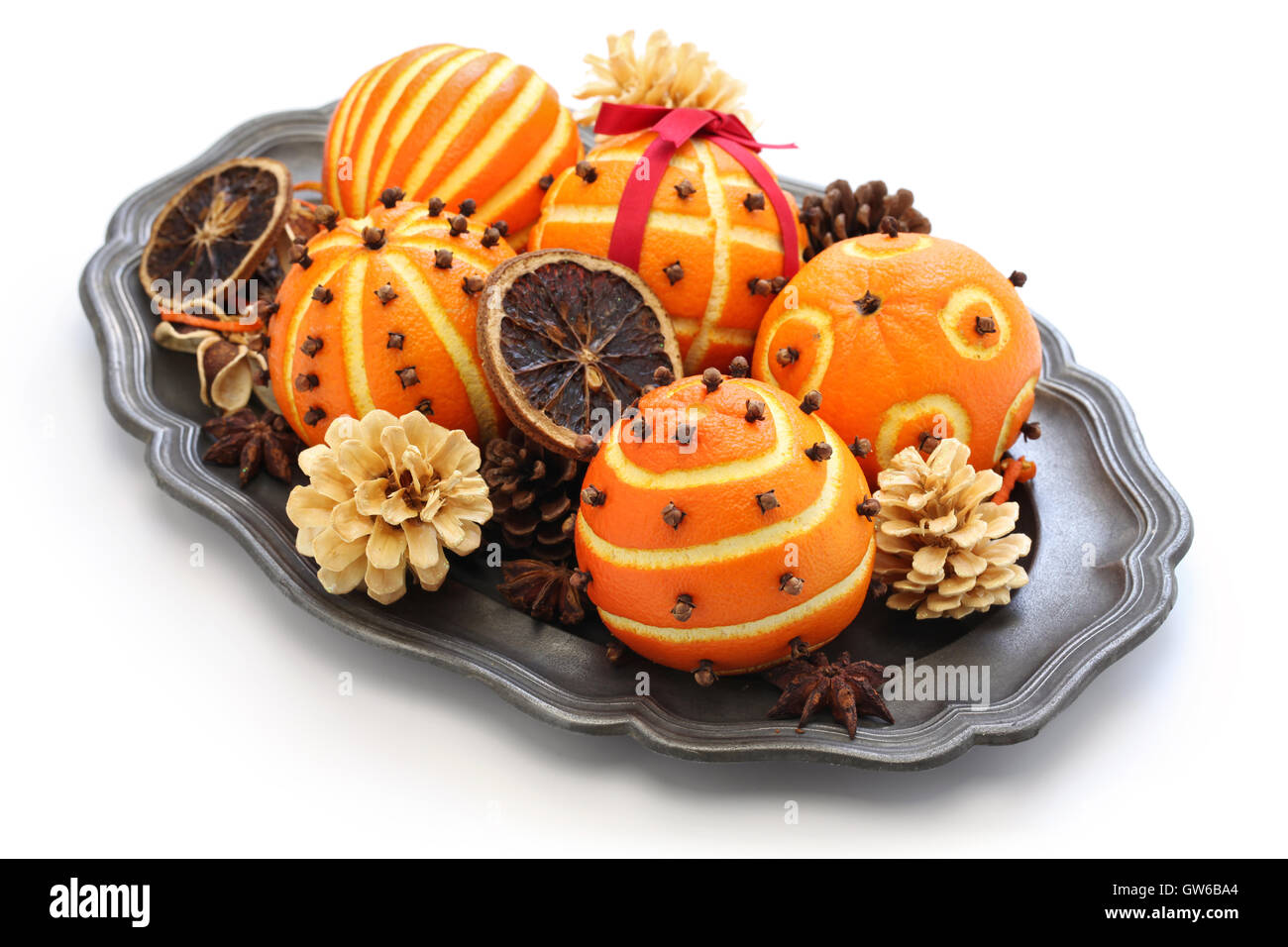 spiced orange pomander balls, scented christmas table decoration ...