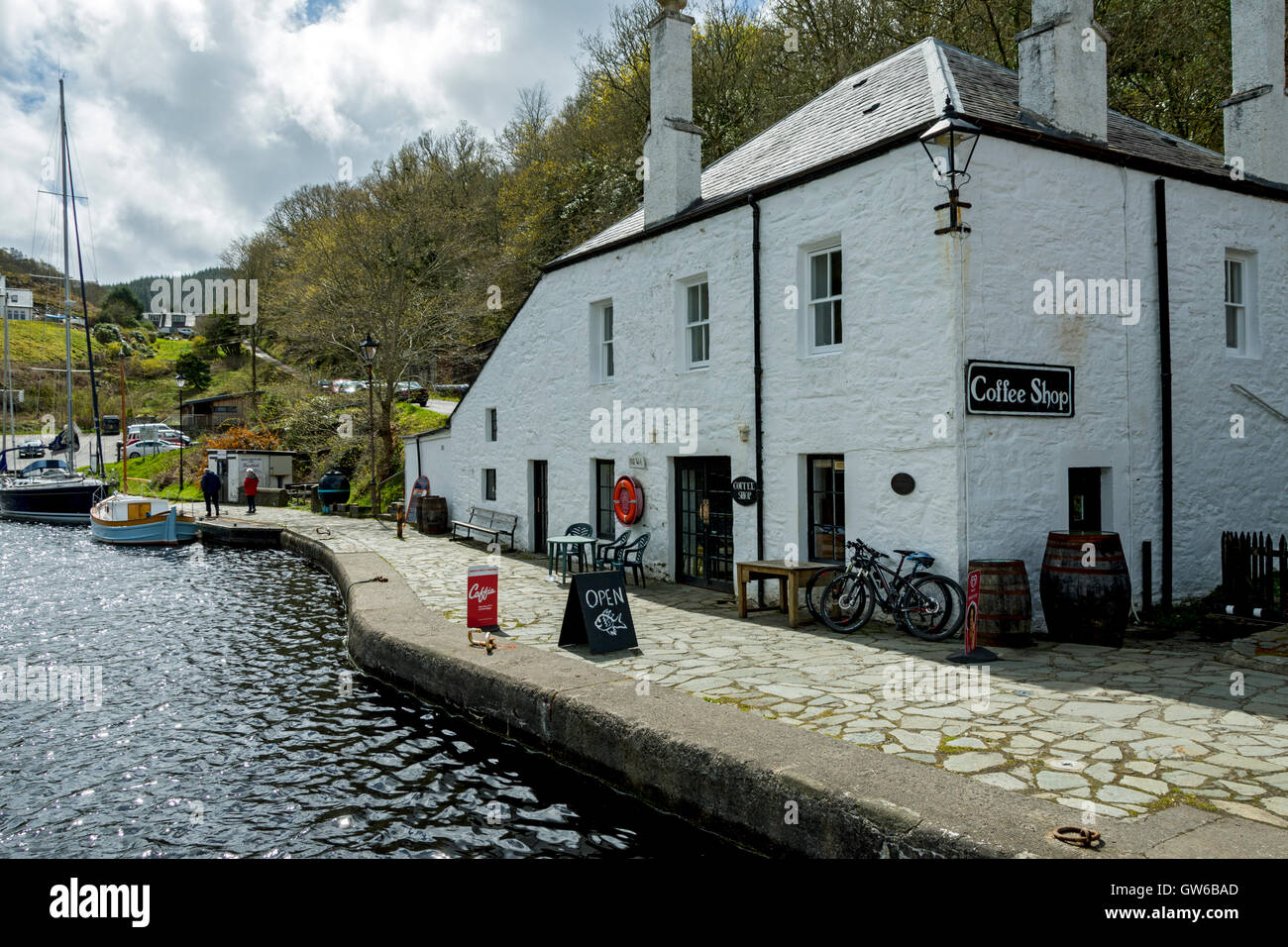 The Coffee Shop at Crinan basin on the Crinan Canal at Crinan, Argyll ...