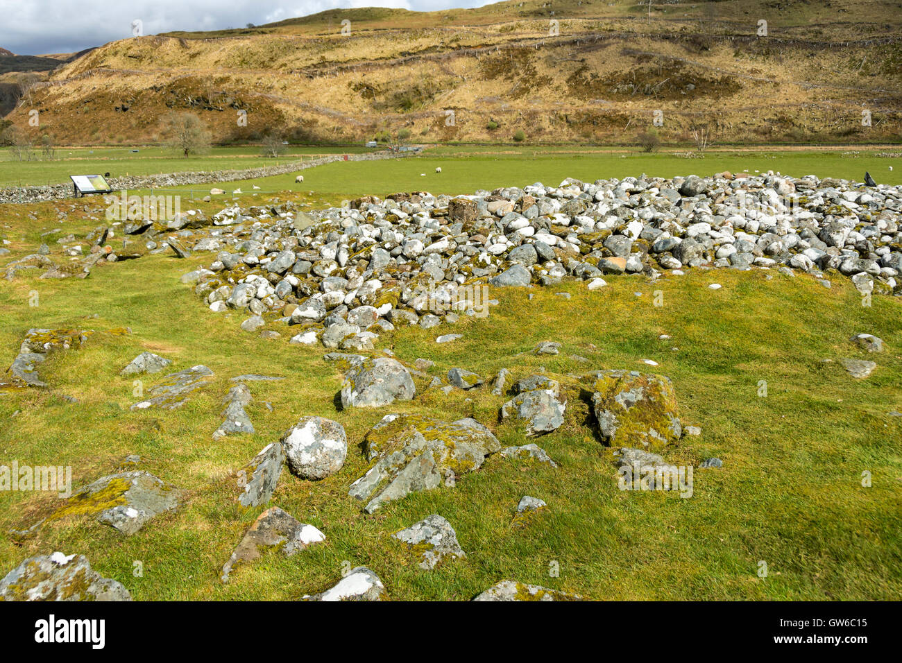 Nether Largie Mid Cairn chambered cairn, Kilmartin Glen, Argyll and ...