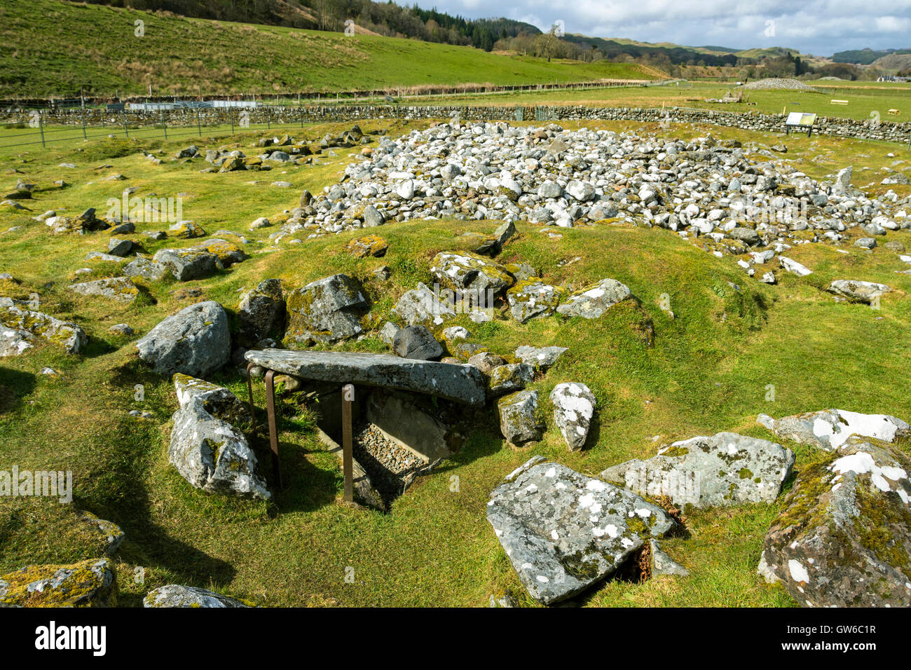 Nether Largie Mid Cairn chambered cairn, Kilmartin Glen, Argyll and ...