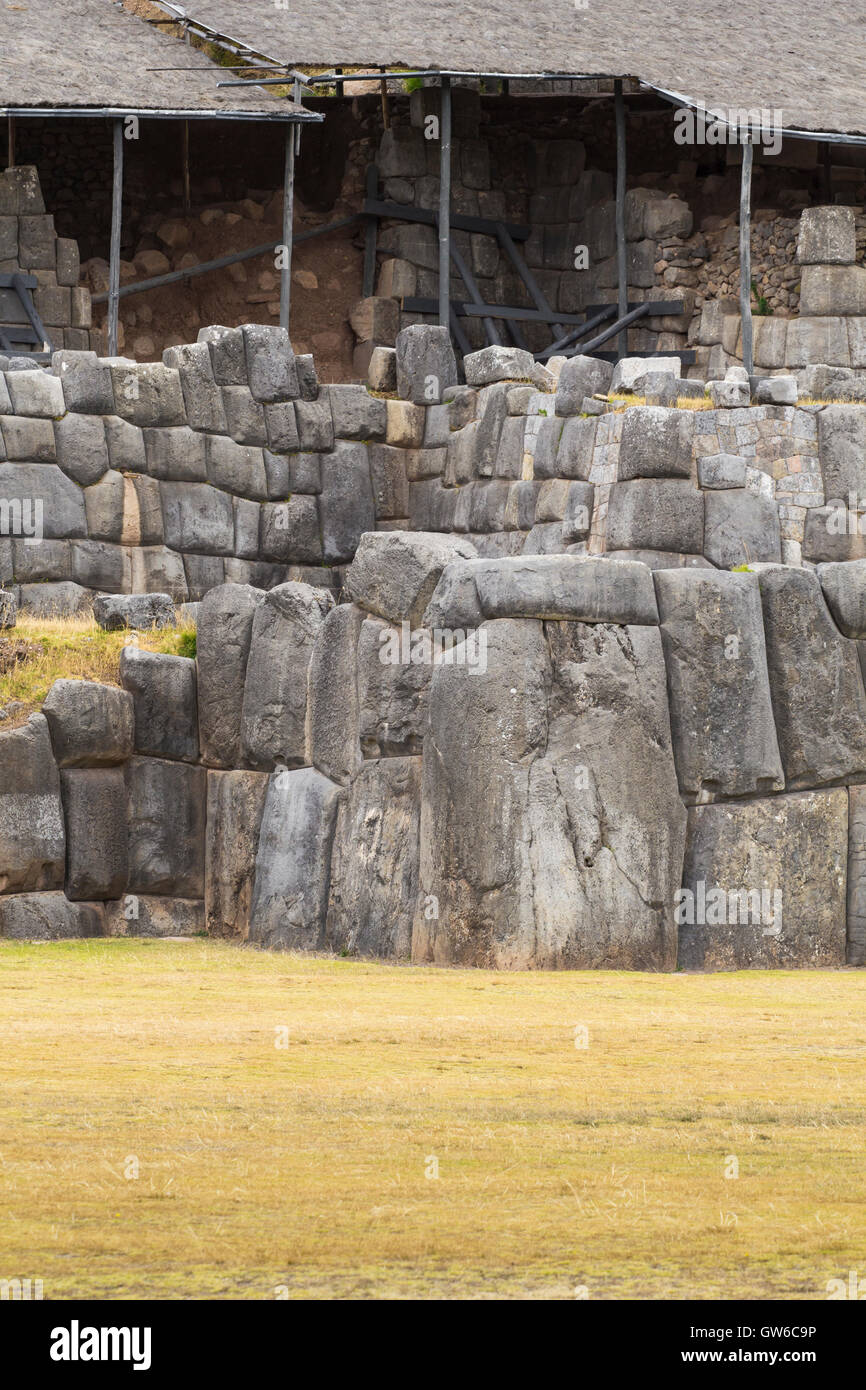 Stonework of the walls of Sacsayhuaman, in Cusco, Peru Stock Photo - Alamy