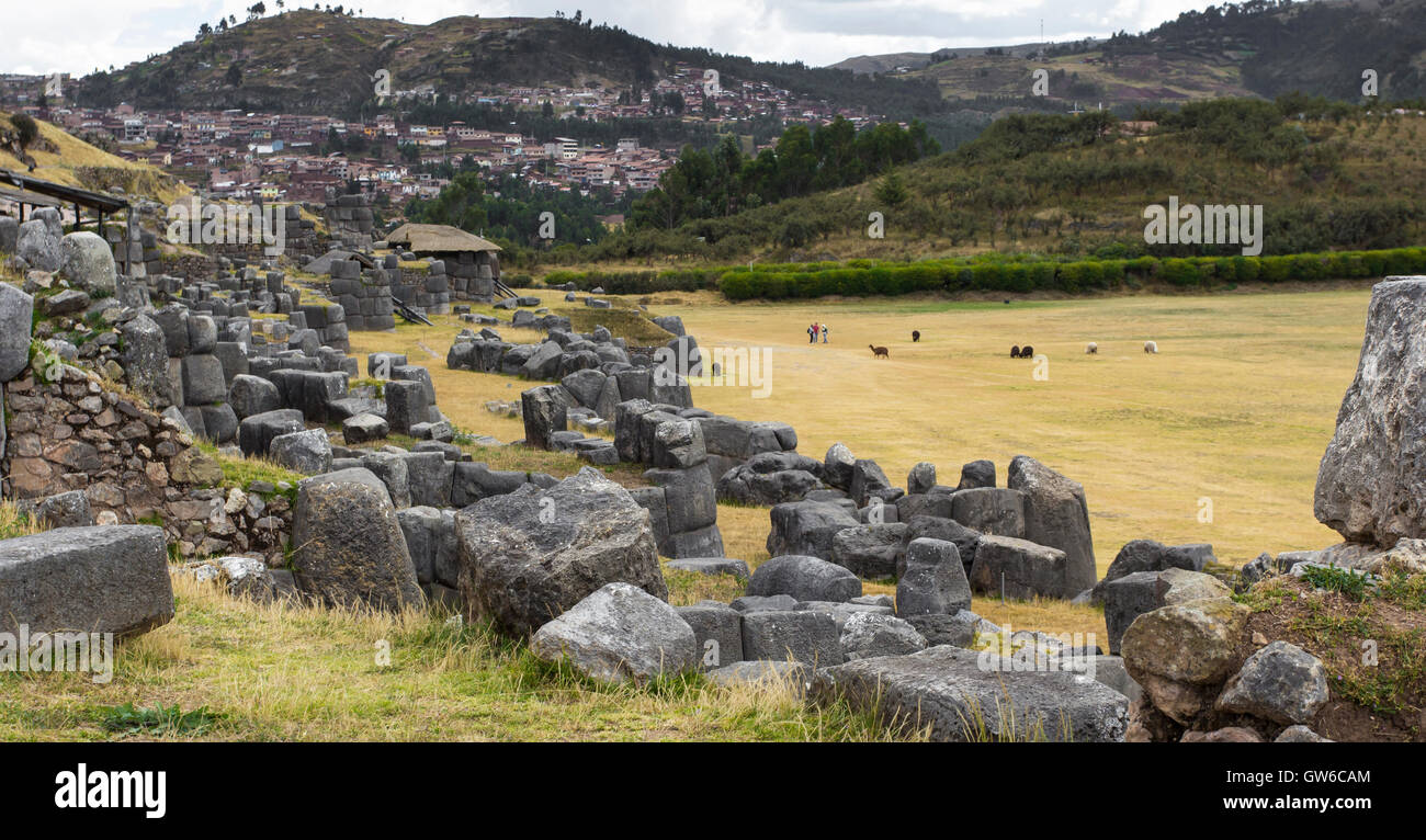 Stonework of the walls of Sacsayhuaman, in Cusco, Peru Stock Photo - Alamy