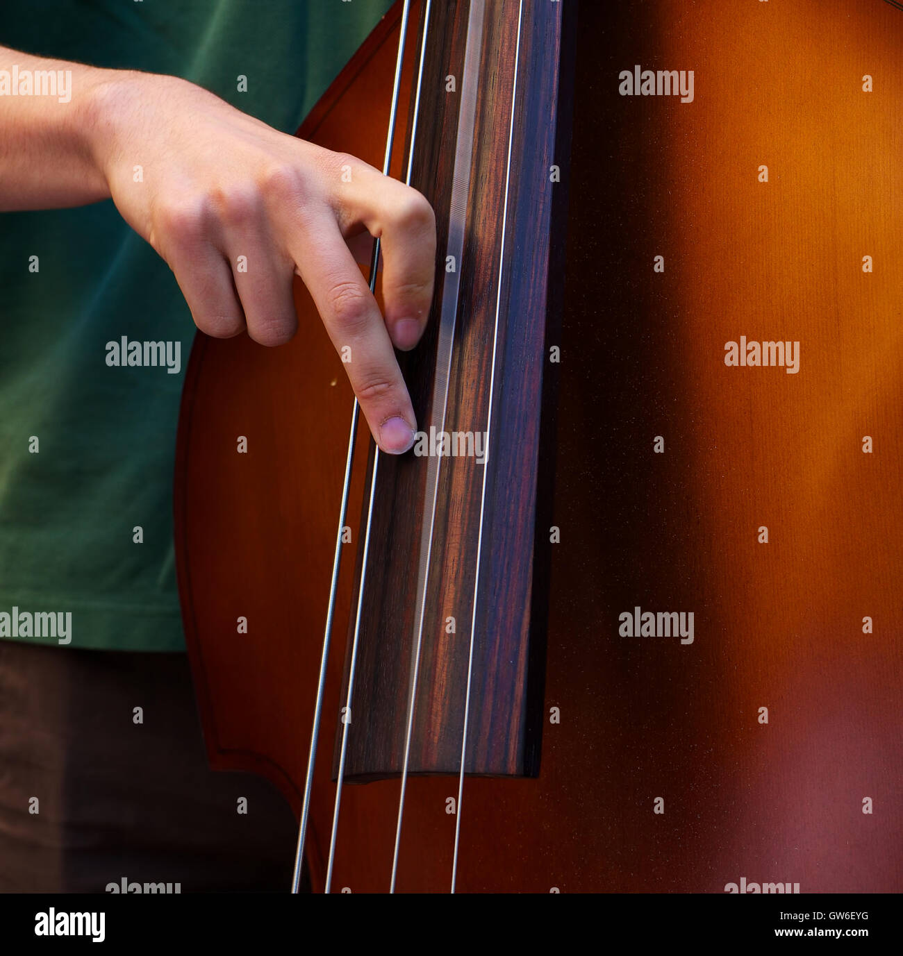 Bass cello hi-res stock photography and images - Alamy