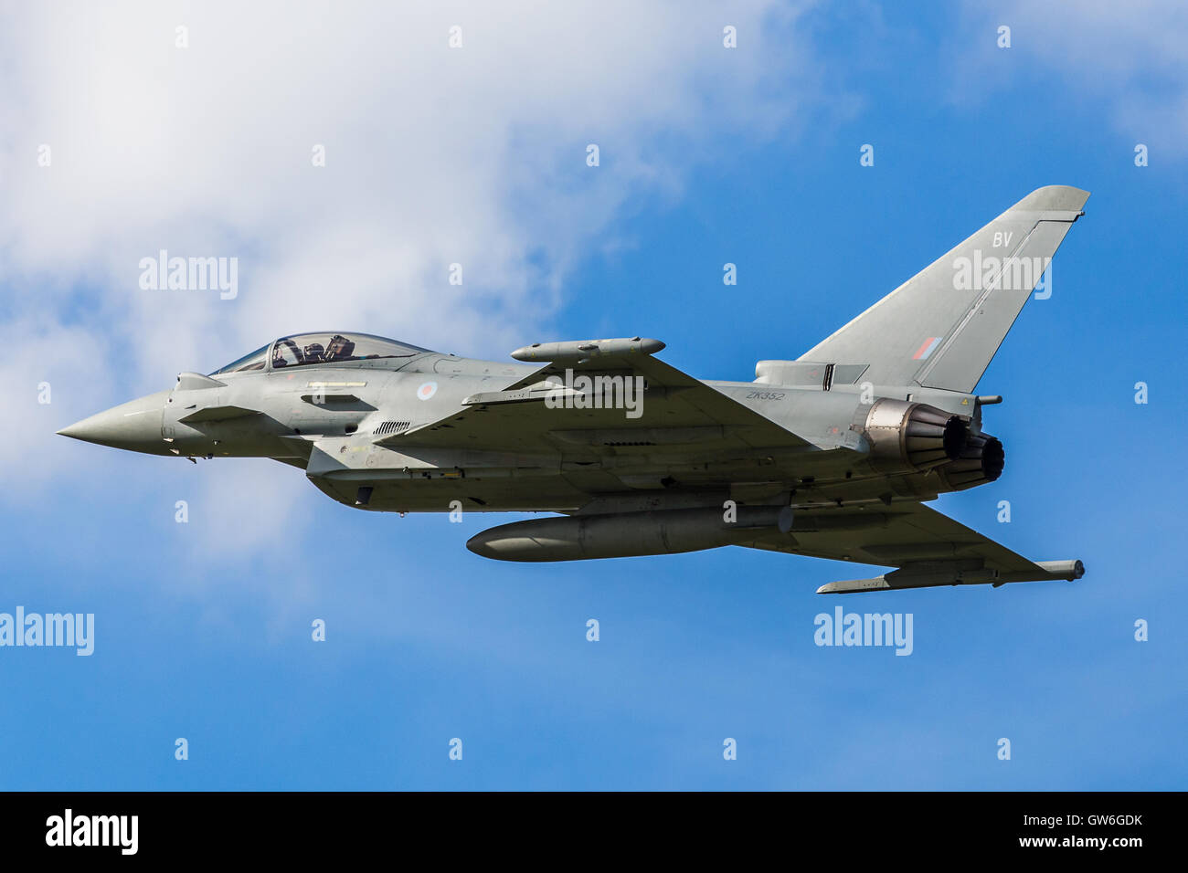 Raf eurofighter typhoon performs hi-res stock photography and images ...