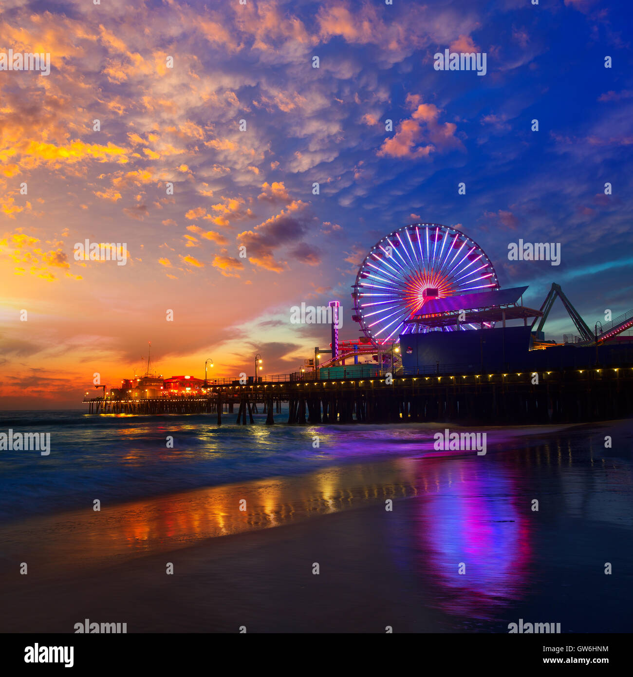 Santa Monica California sunset on Pier Ferrys wheel Stock Photo - Alamy