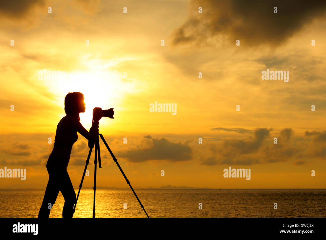 Silhouette solitaire hi-res stock photography and images - Alamy