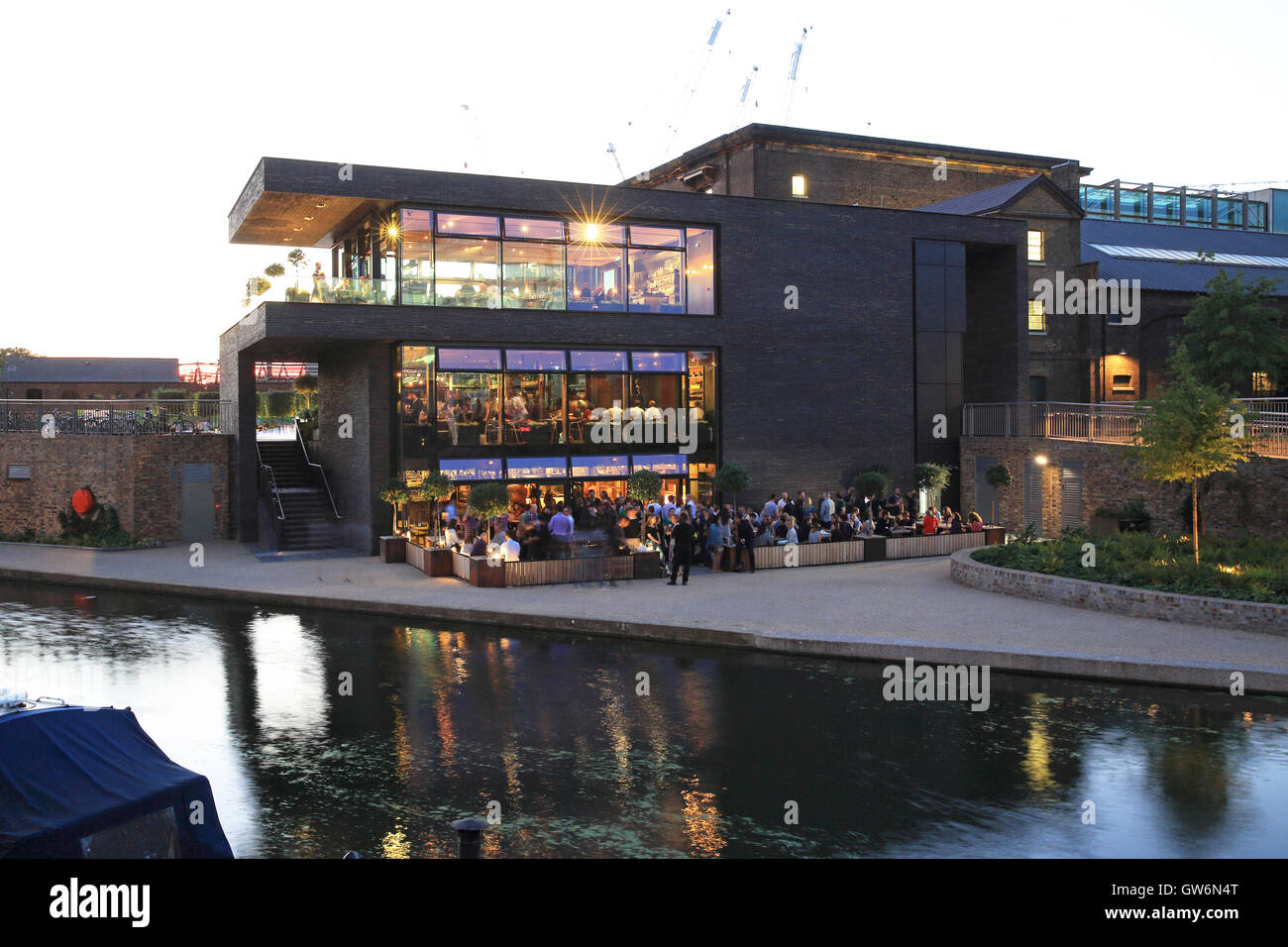 The trendy Lighterman gastro pub on the Regent's Canal, in the vibrant ...