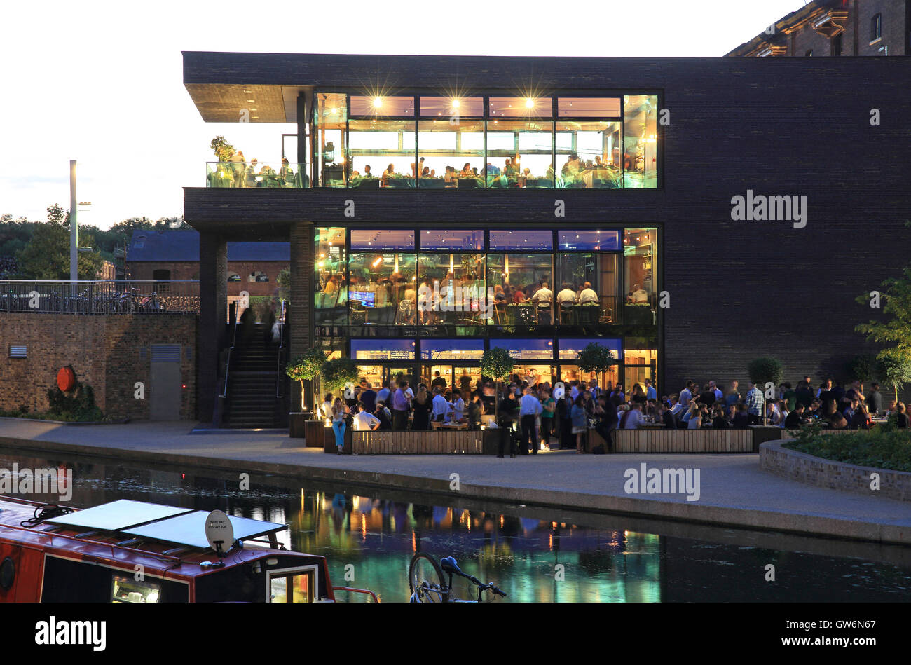 The trendy Lighterman gastro pub on the Regent's Canal, in the vibrant ...