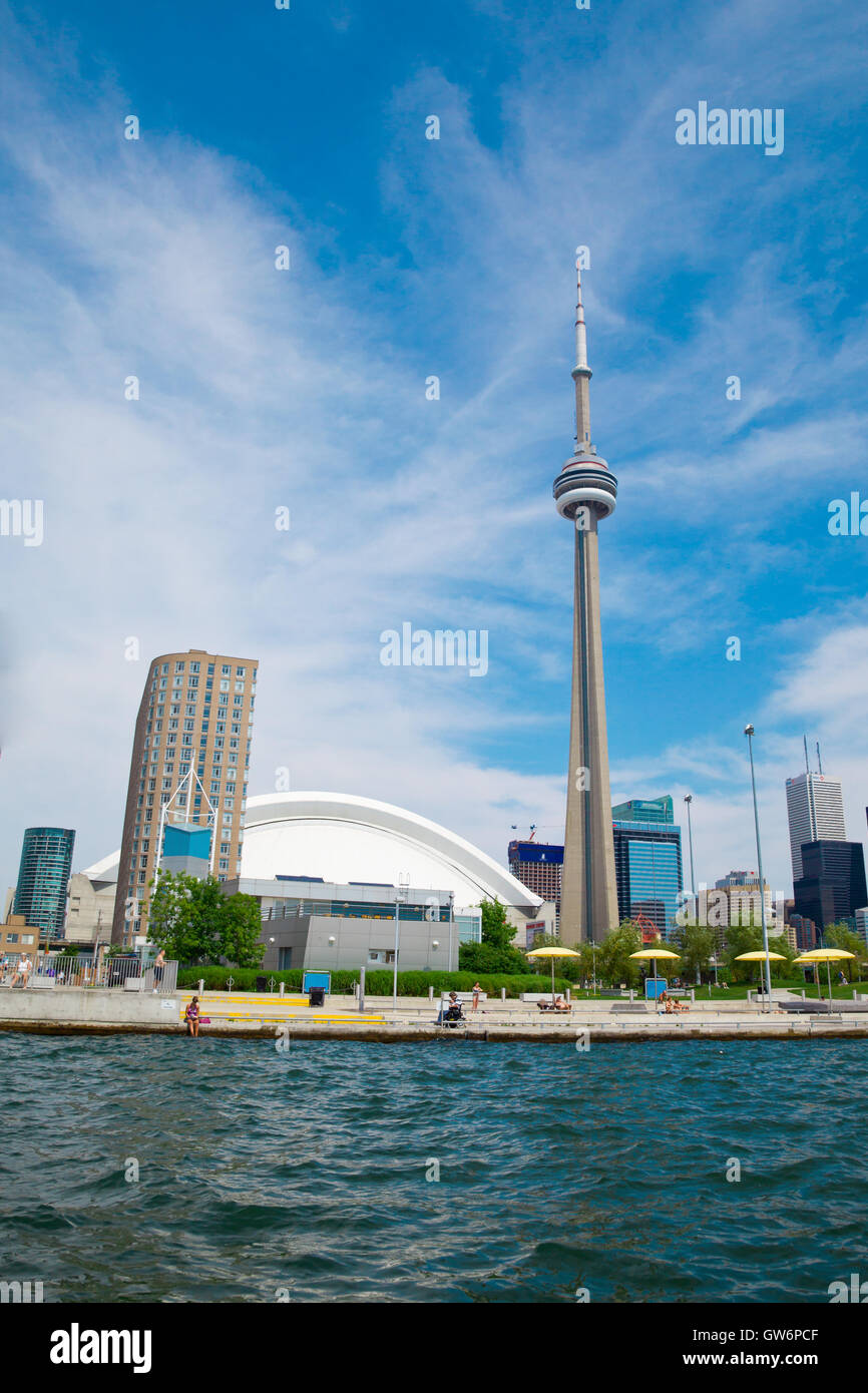 View toronto skyline from harbourfront hi-res stock photography and ...