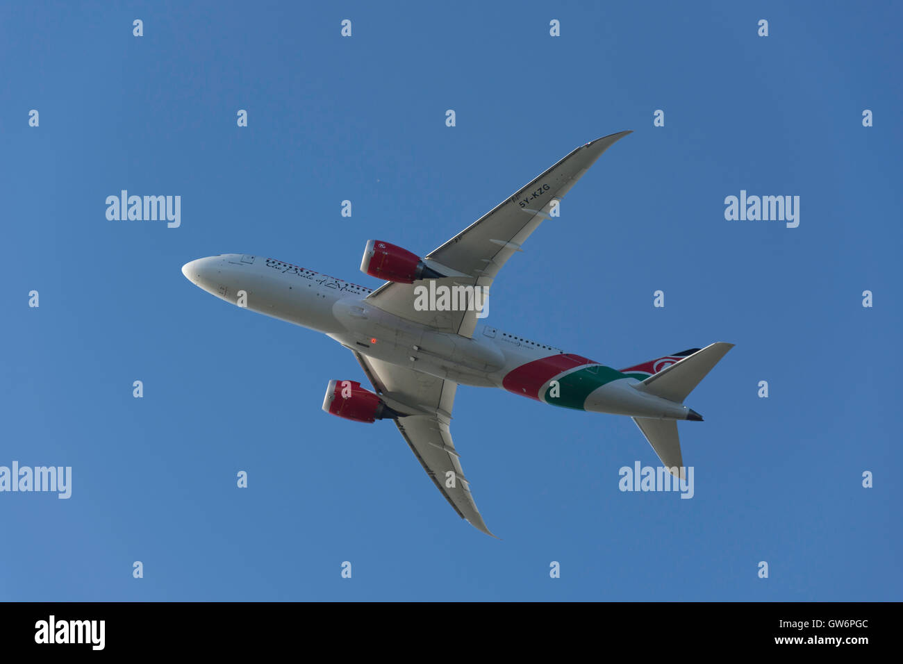 Boeing 787 taking off hi-res stock photography and images - Alamy