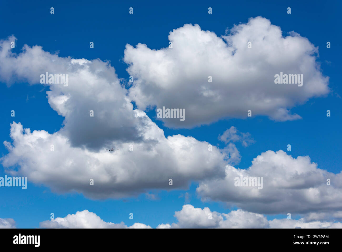 Flying through city hi-res stock photography and images - Alamy