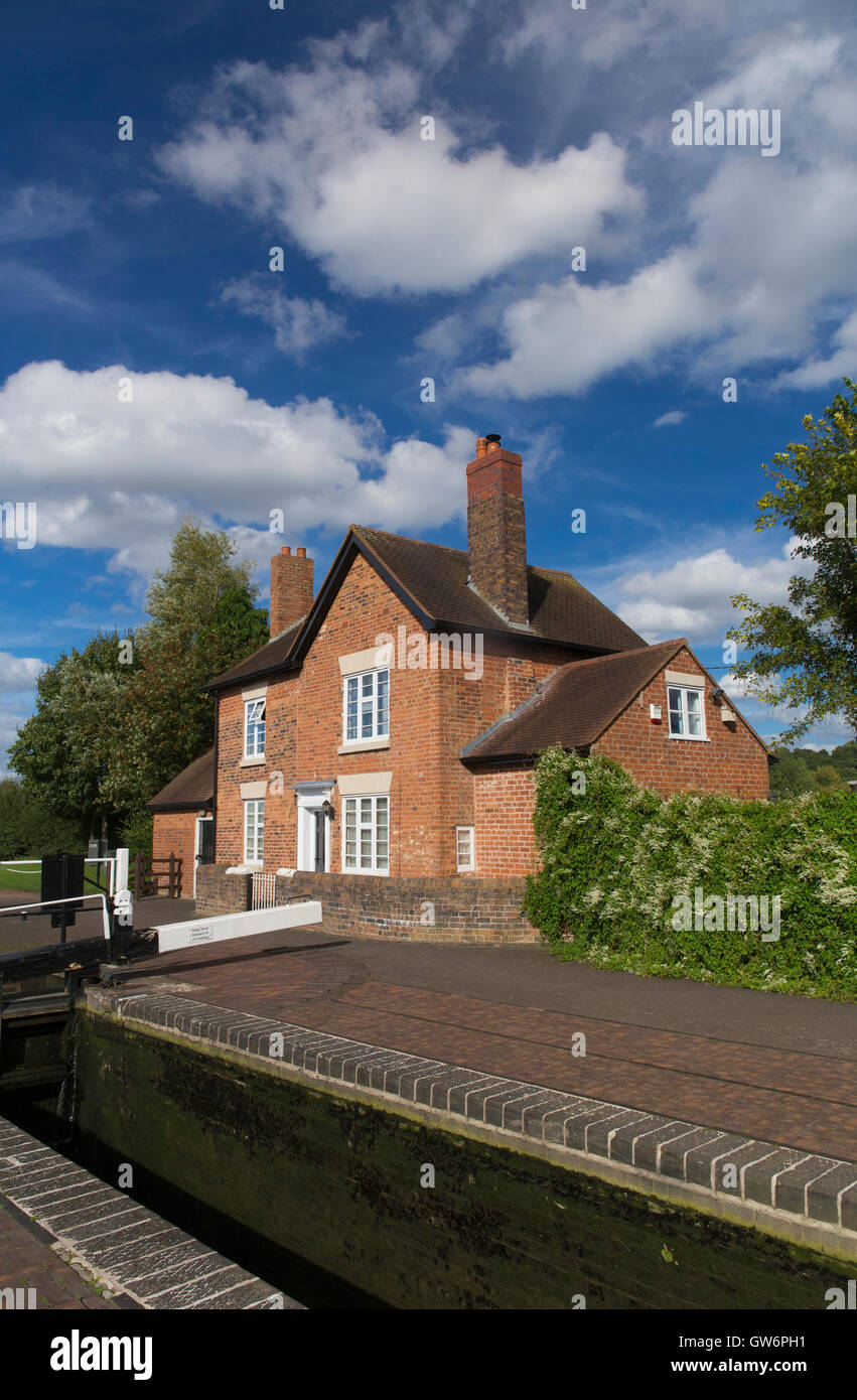 Bratch Locks Keepers House Staffordshire and Worcestershire Canal ...