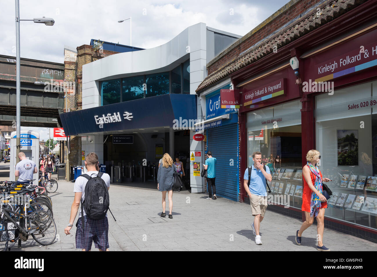 Earlsfield Railway Station, Garratt Lane, Earlsfield, London Borough of ...
