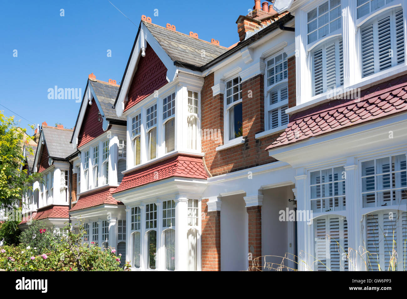 Front Of Terraced Houses Stock Photos & Front Of Terraced Houses Stock ...