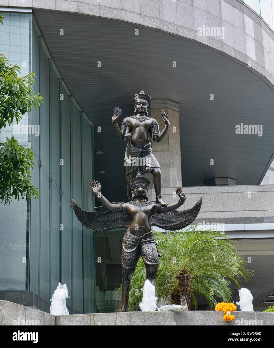 Garuda statue hi-res stock photography and images - Alamy