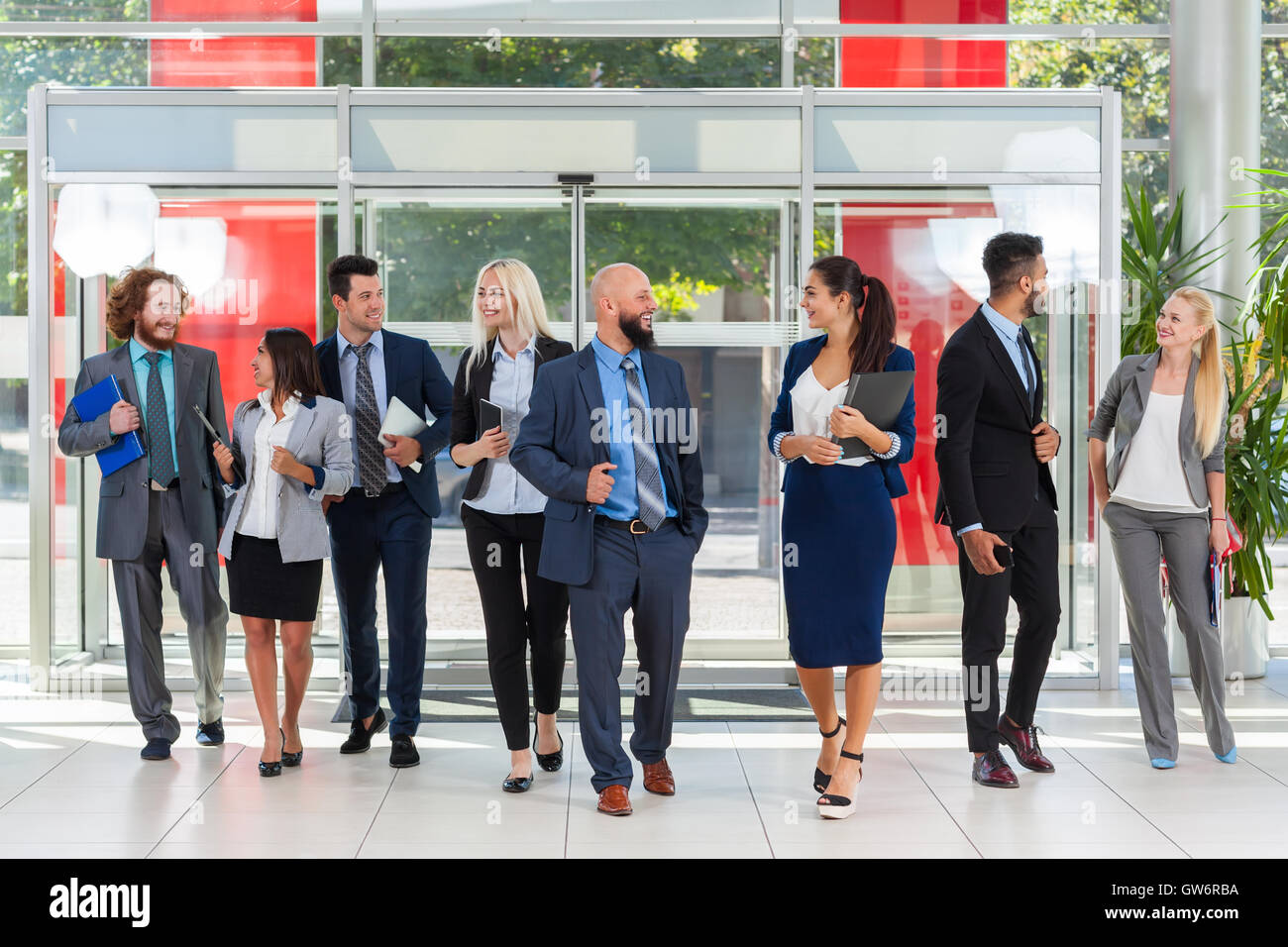 Business People Group Discussion Meeting, Smile Talking In Modern ...