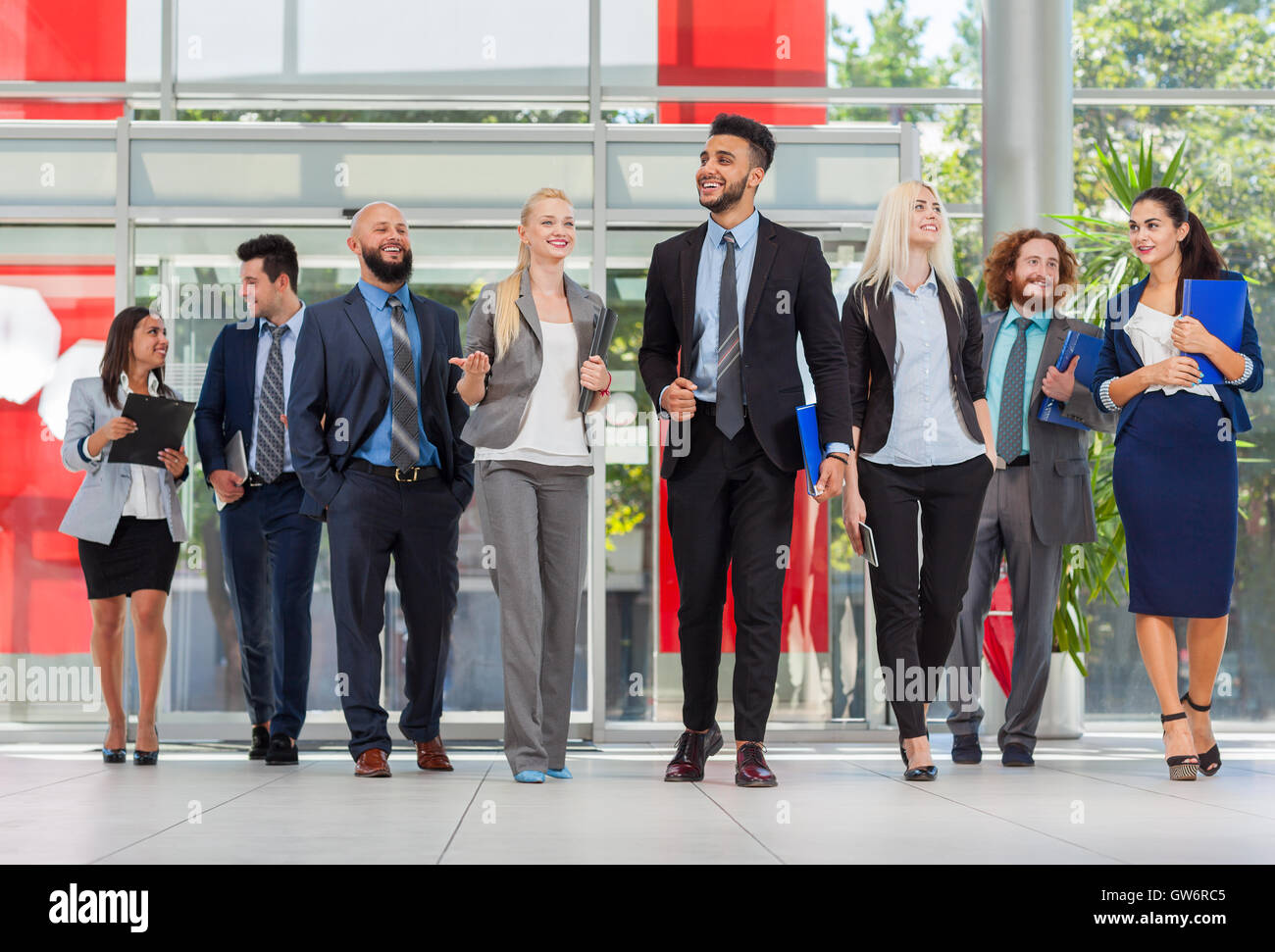 Business People Group Discussion Meeting, Smile Talking In Modern ...