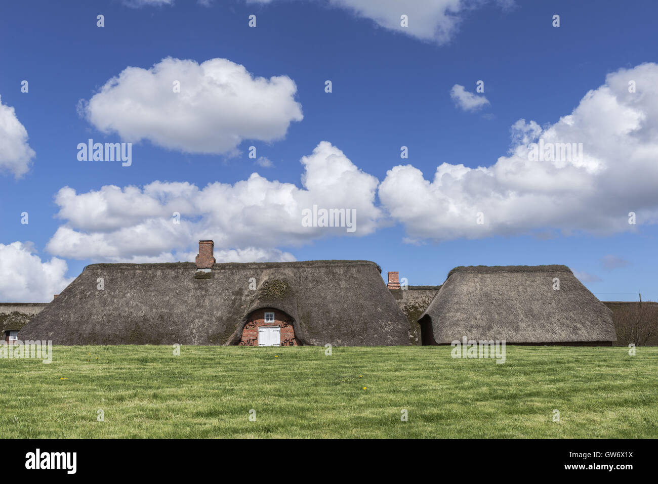 Earth Mound House High Resolution Stock Photography and Images - Alamy