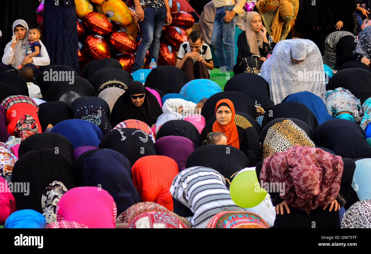 Cairo, Egypt. 12th Sep, 2016. Muslim Egyptians perform the morning ...