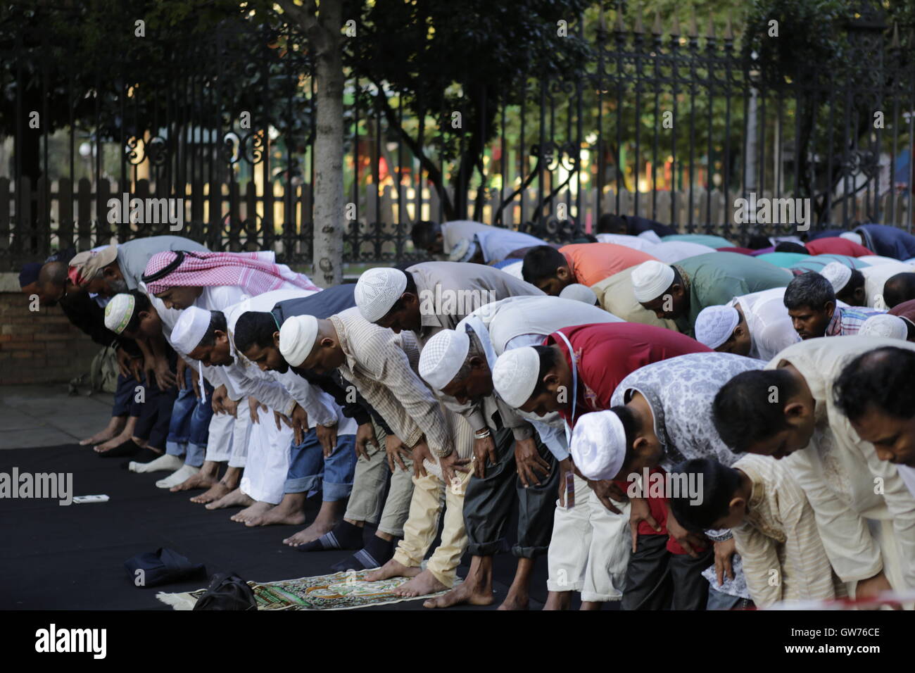 Rome, Italy. 12th Sep, 2016. The congregation bows during the prayer ...