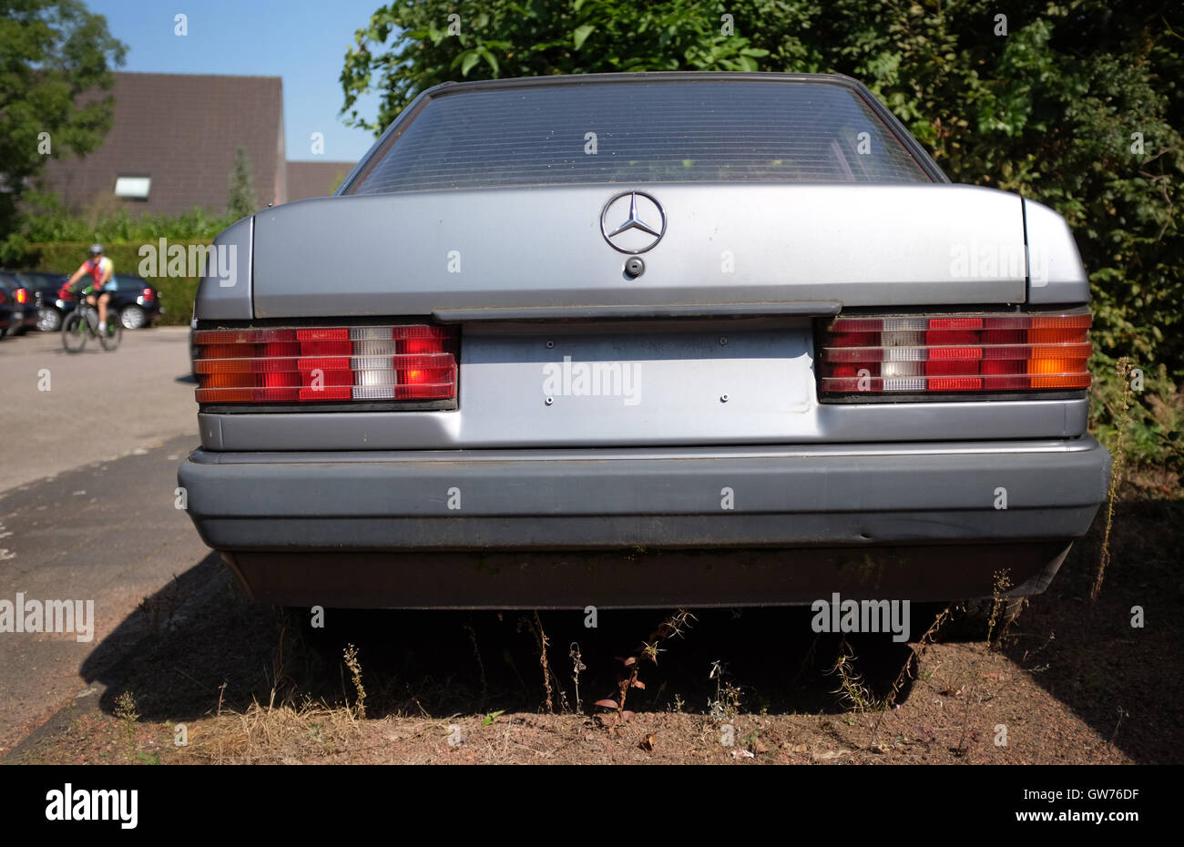Duesseldorf, Germany. 10th Sep, 2016. ILLUSTRATION - A disused car ...