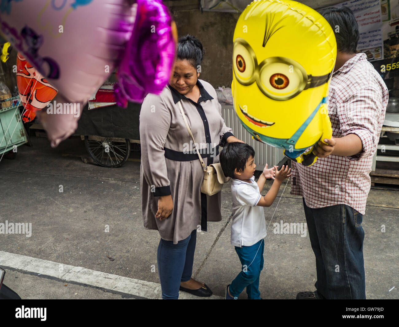 Abraham buys hi-res stock photography and images - Alamy