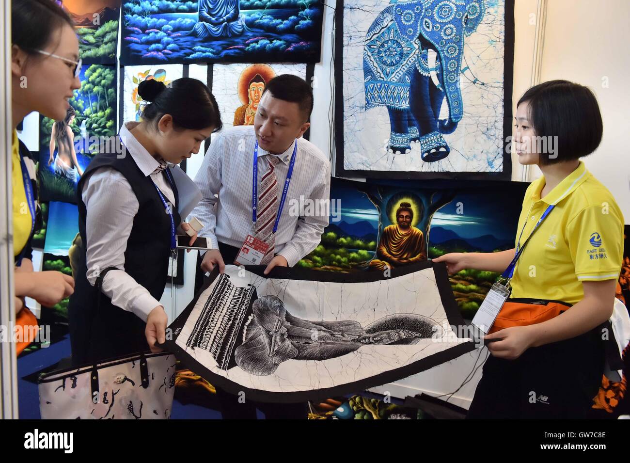 Learn to batik hi-res stock photography and images - Alamy