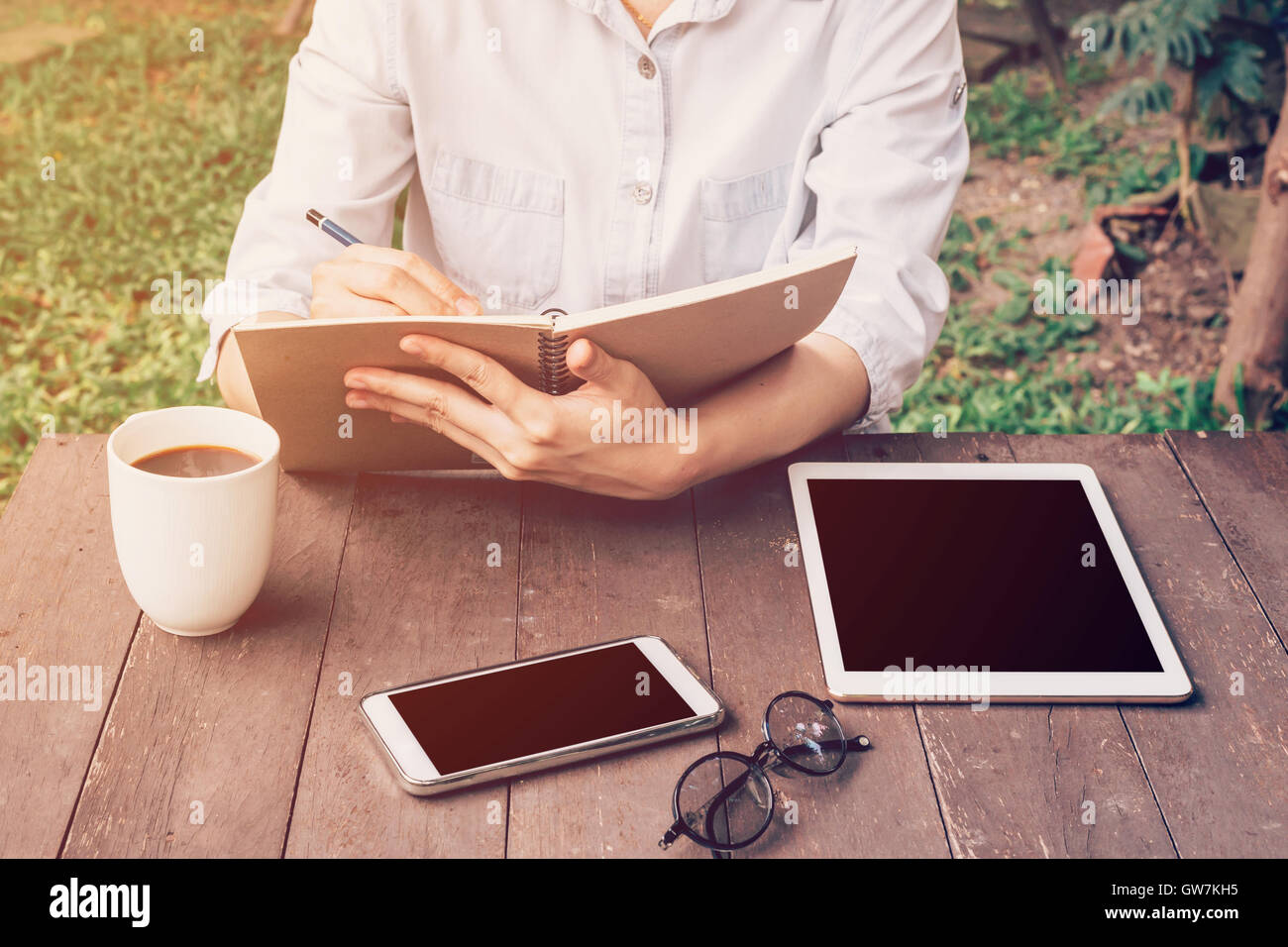 Letter writing table hi-res stock photography and images - Alamy