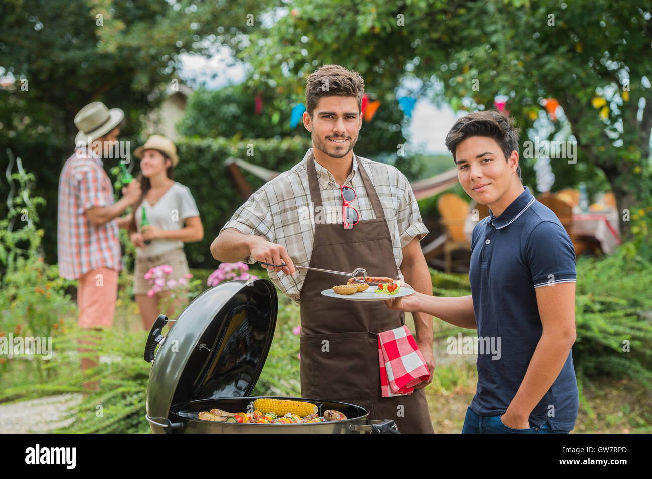 Group of people neighborhood barbecue hi-res stock photography and ...