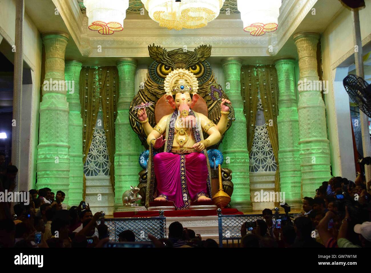 Lalbaugcha raja hi-res stock photography and images - Alamy