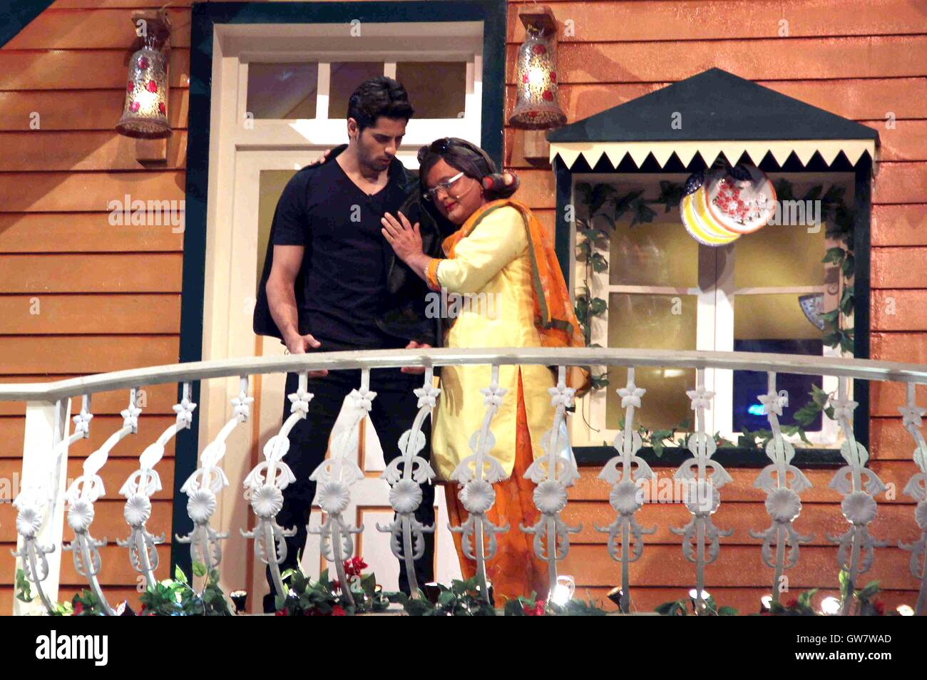 Bollywood actor Sidharth Malhotra comedian Ali Asgar promotion film ...