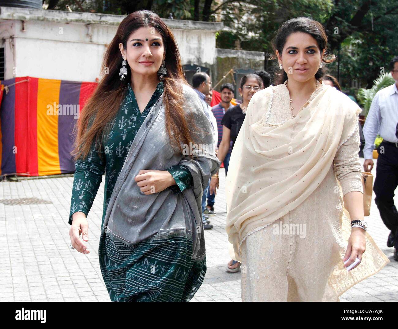 Raveena tandon hi-res stock photography and images - Alamy