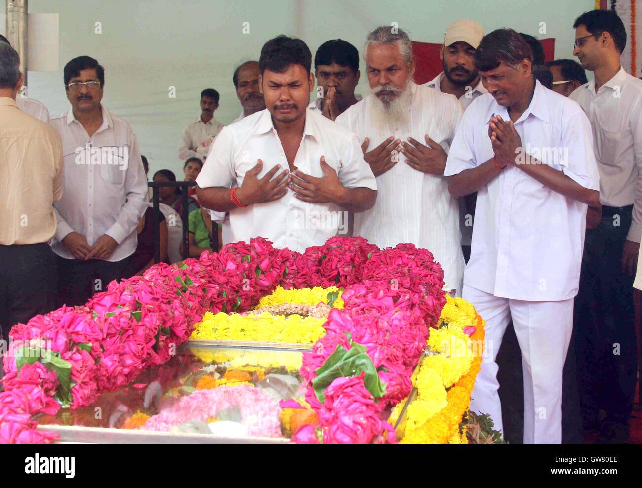 People pay their last respect to veteran trade union leader Sharad Rao ...
