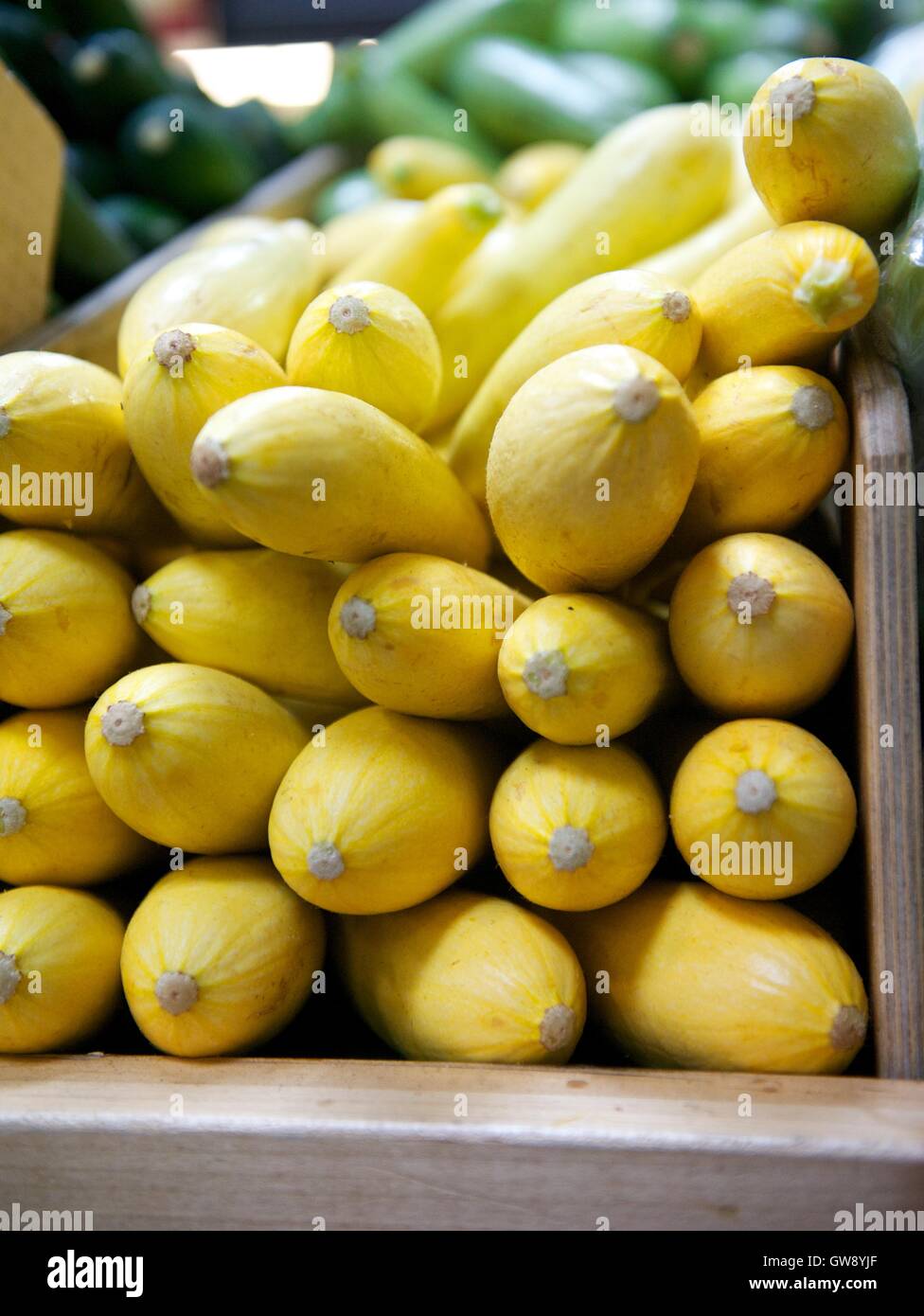 Yellow Squash in Wooden Grocery Store Bin Stock Photo - Alamy