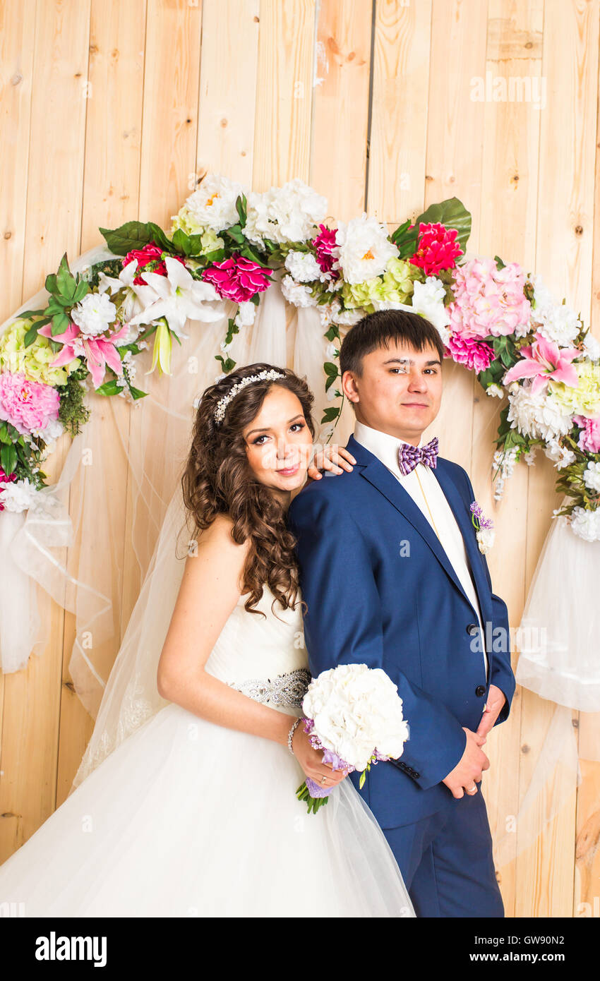 Portrait of a young bride and groom posing together Stock Photo - Alamy
