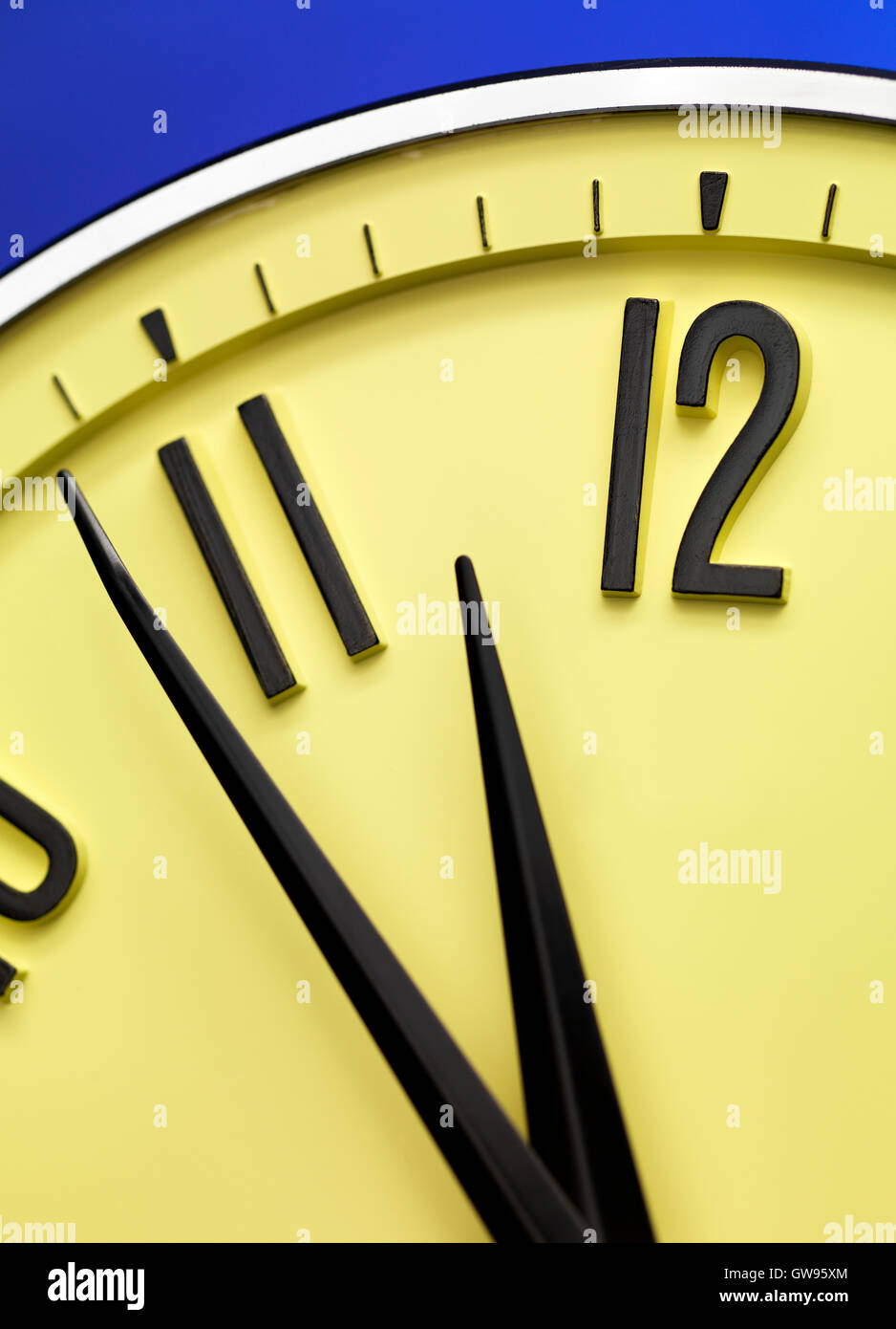 Clock 12 oclock hi-res stock photography and images - Alamy