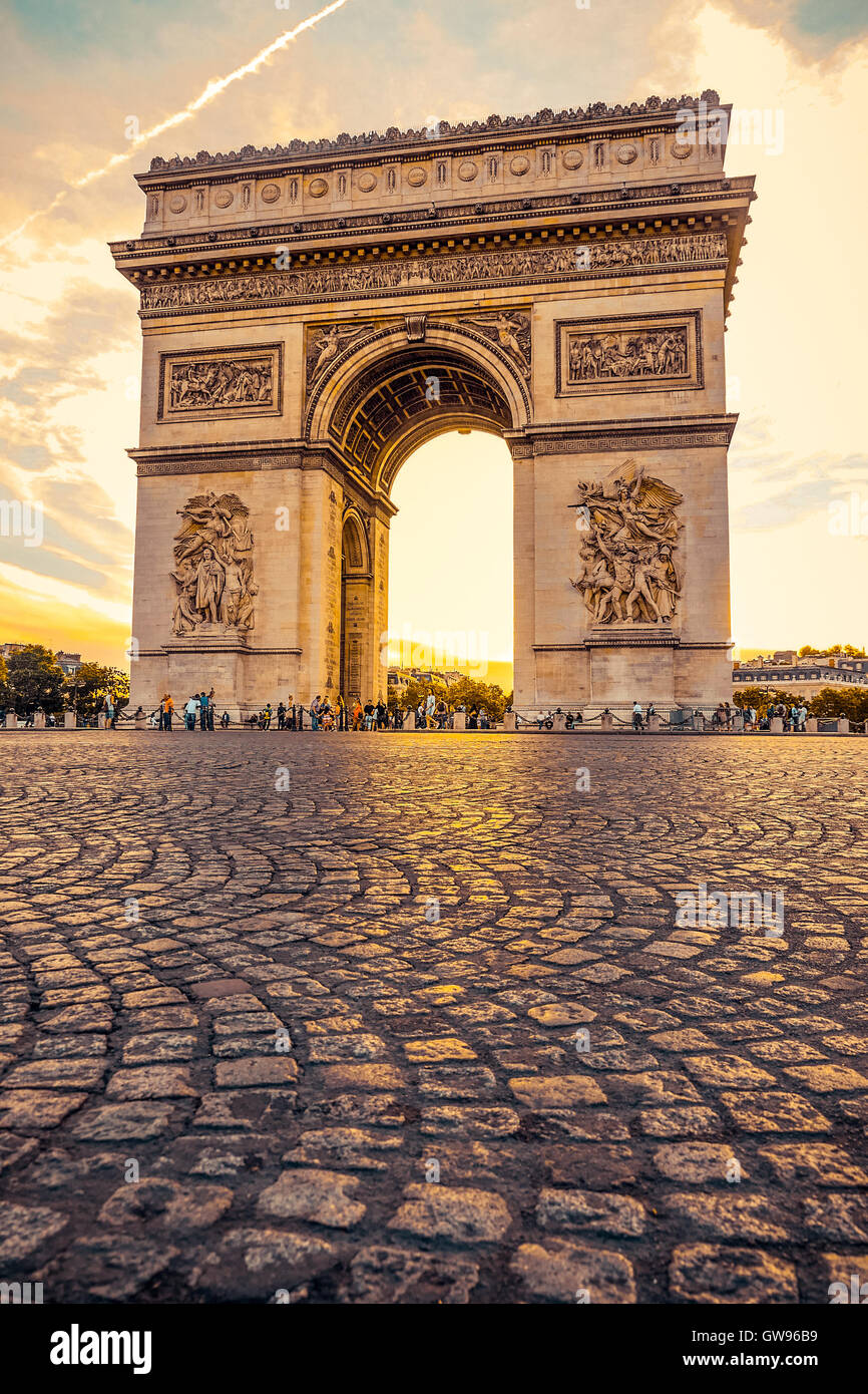 Beautiful sunset over Arc de Triomphe at Place de l'Etoile, Paris ...