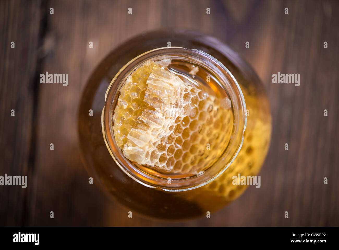 Honey jar with comb, overhead view Stock Photo - Alamy