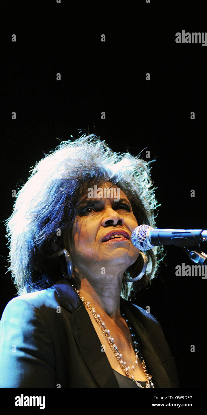 Sharon robinson hi-res stock photography and images - Alamy