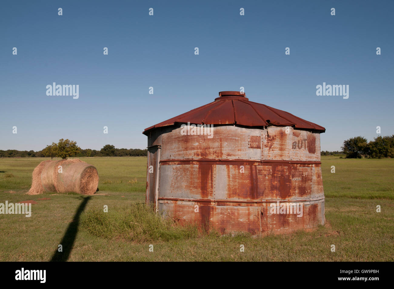 Rusty farm shed in hi-res stock photography and images - Alamy