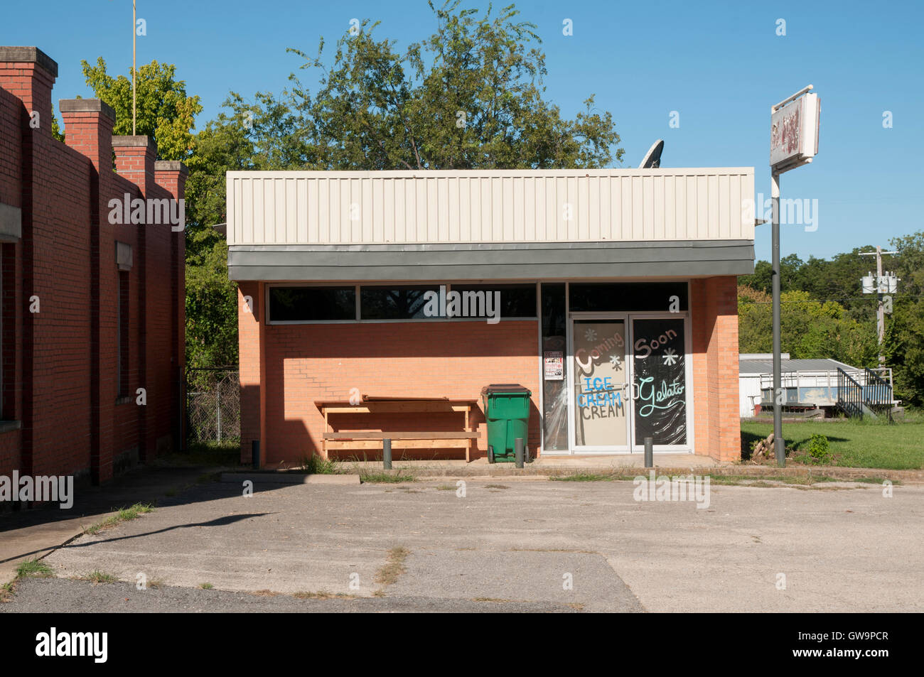 Empty store in a small town in north Texas Stock Photo - Alamy