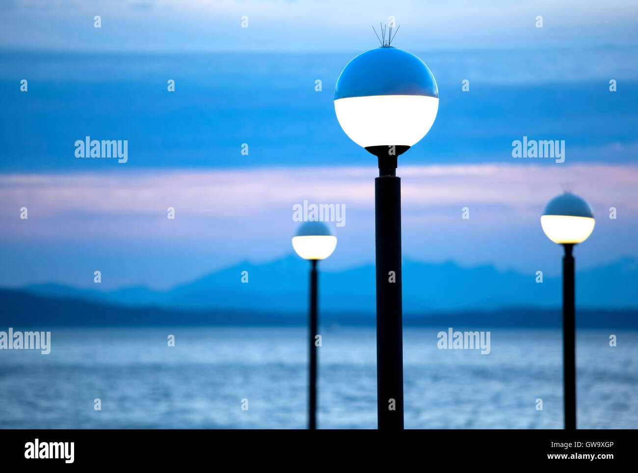 Night waterscape hi-res stock photography and images - Alamy